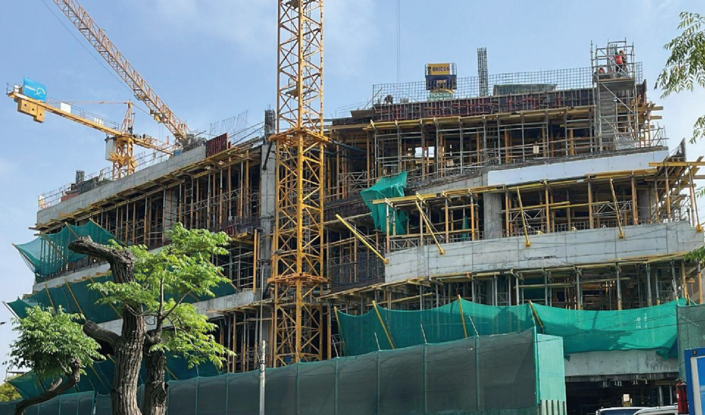 PROYECTO CLÍNICA INTERNACIONAL - MEGA ESTRUCTURAS